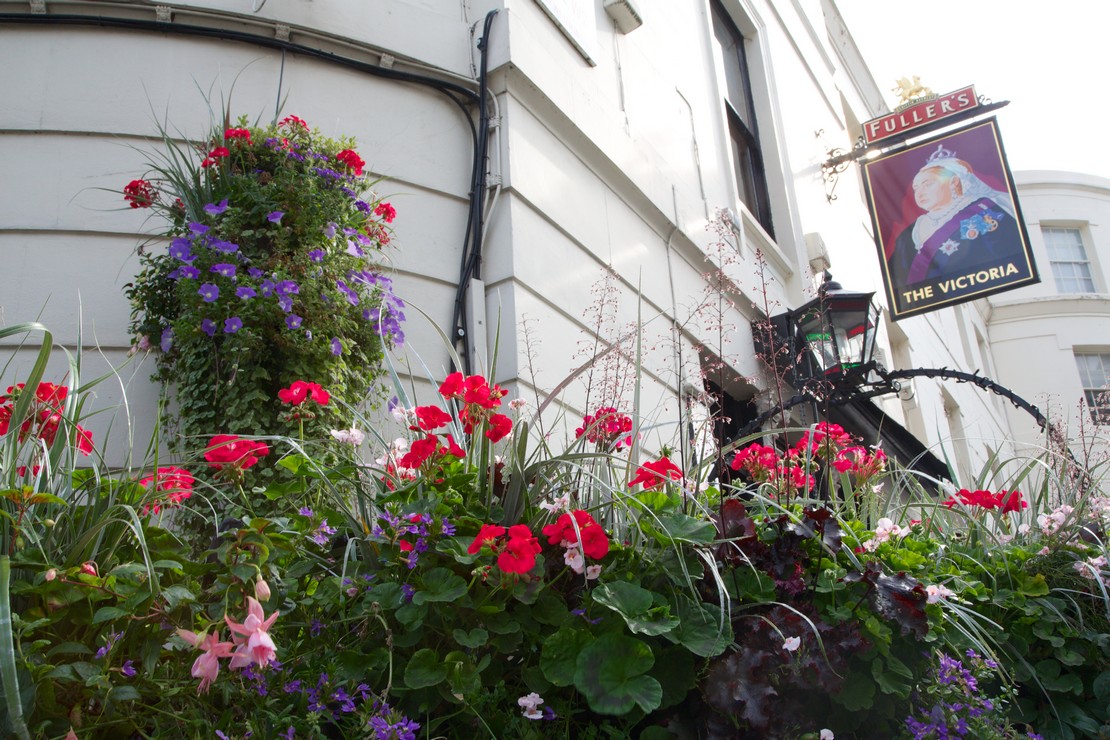 Take a 360 tour of The Victoria Pub & Restaurant in Paddington